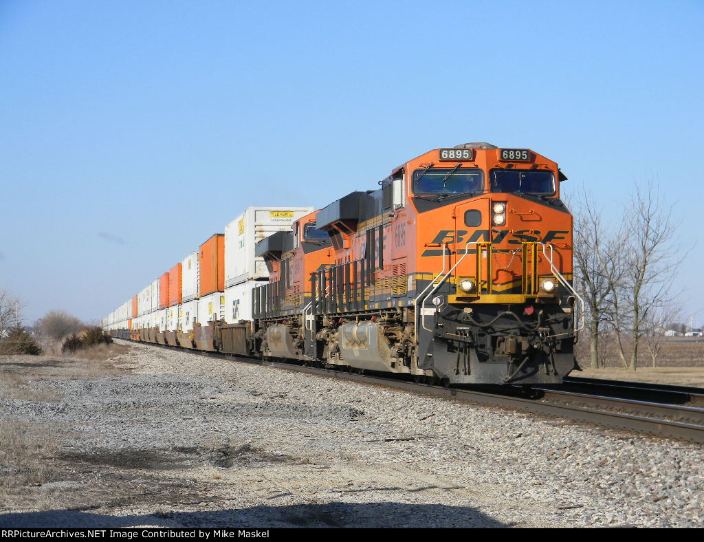 BNSF 6895